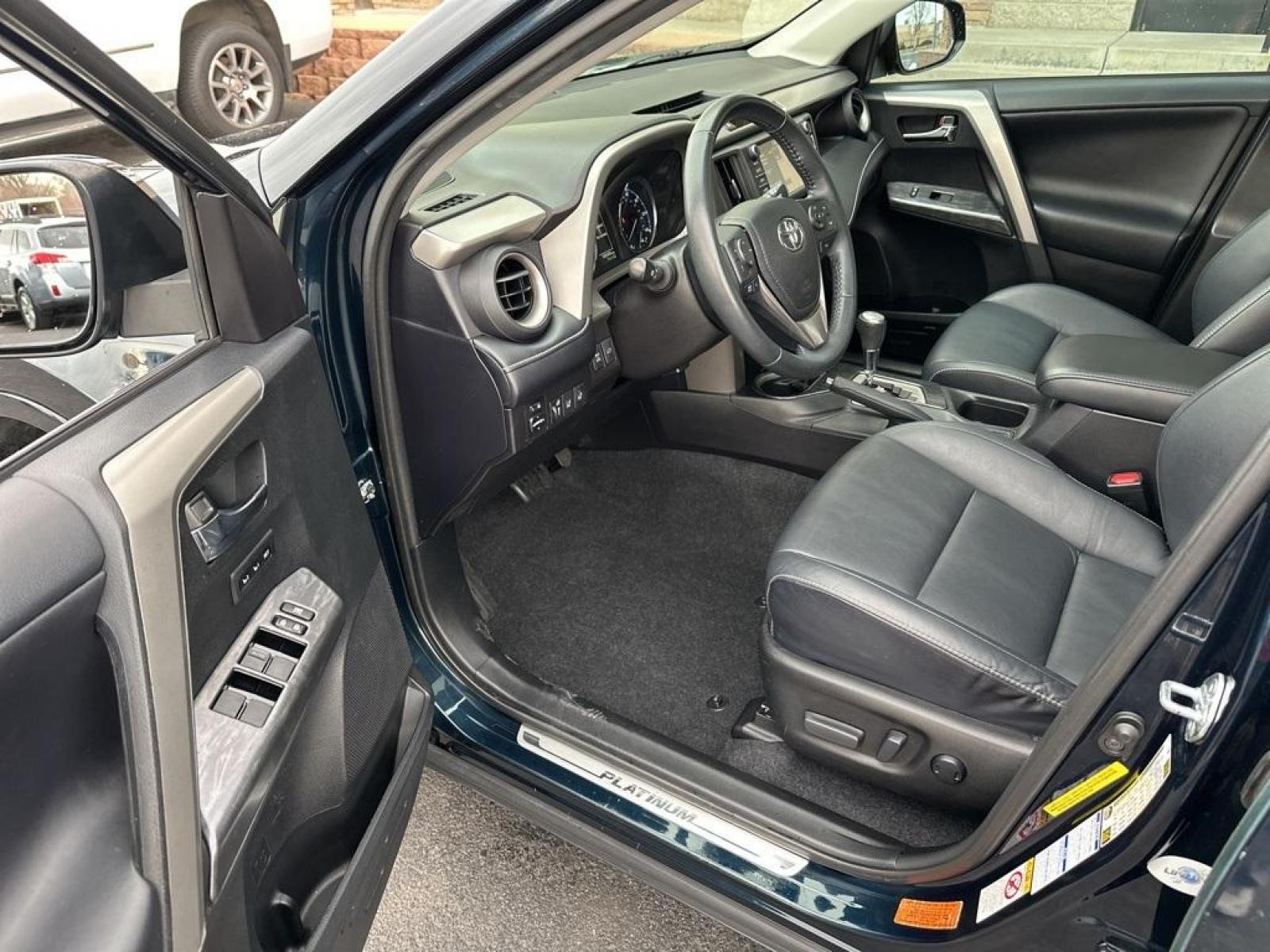 D1 Auto Credit - 2017 Toyota RAV4 Platinum